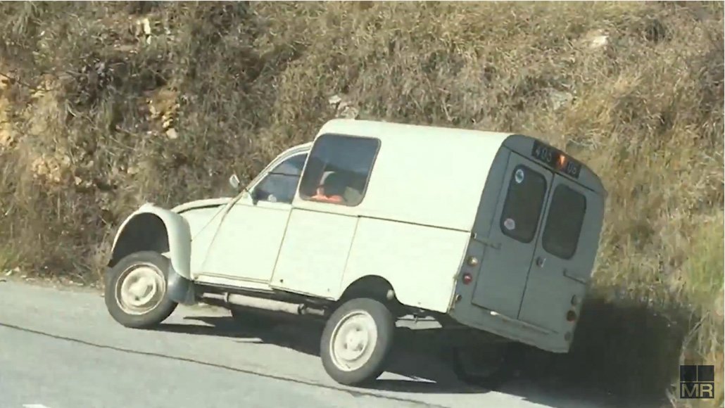 World's craziest 2CV driver in the South of France! – Suomen 2CV-Kilta ry